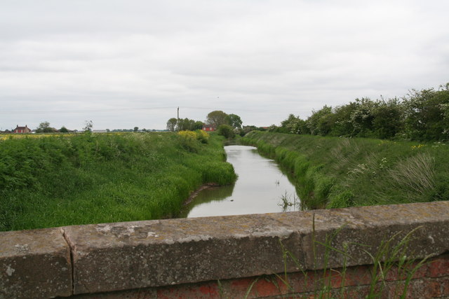 File:Digby Dam Drain looking east - geograph.org.uk - 3505943.jpg ...